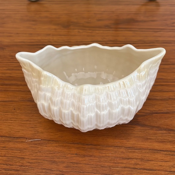 Belleek | Dining | Belleek Tridacna Shell Bowl Ireland 6th Mark Great ...